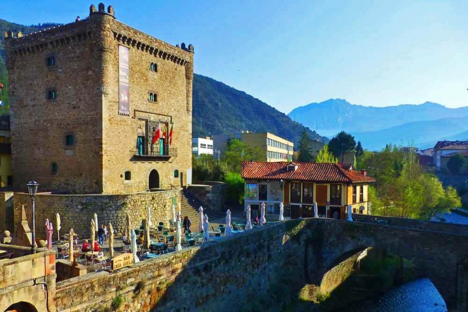 Todo sobre Potes - qué ver, comer, comprar, historia, cómo llegar