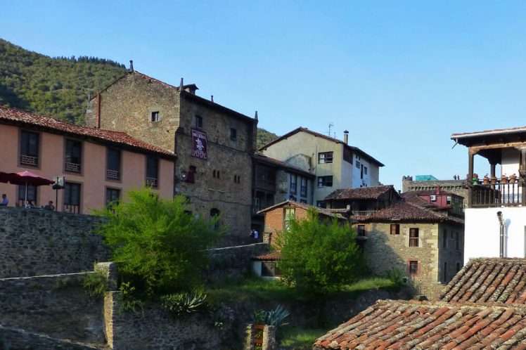 Todo sobre Potes - qué ver, comer, comprar, historia, cómo llegar